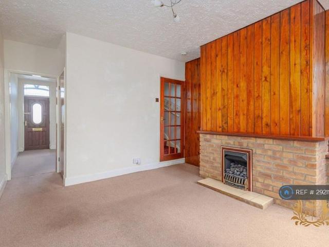 3 bedroom end of terrace house to rent