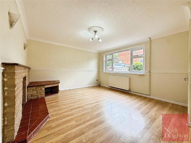 3 bedroom end of terrace house to rent