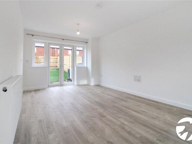 3 bedroom end of terrace house to rent
