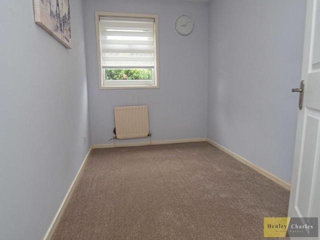 3 bedroom end of terrace house to rent