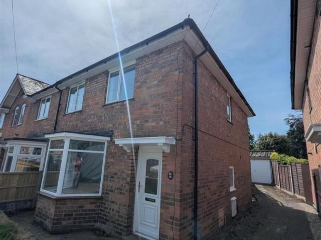 3 bedroom end of terrace house to rent