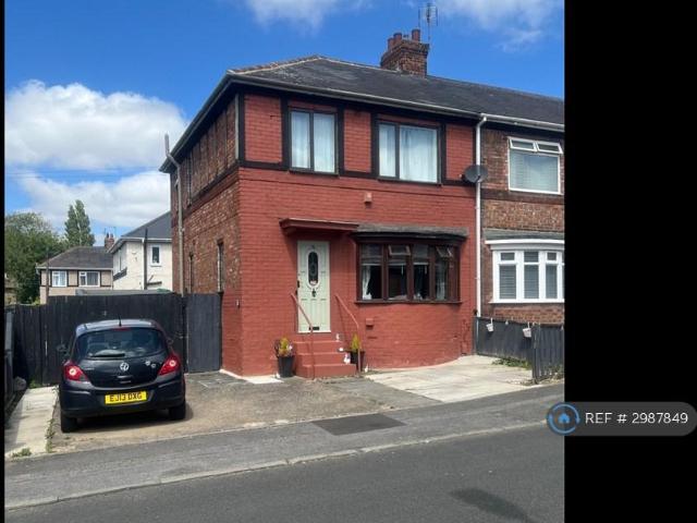 3 bedroom end of terrace house to rent