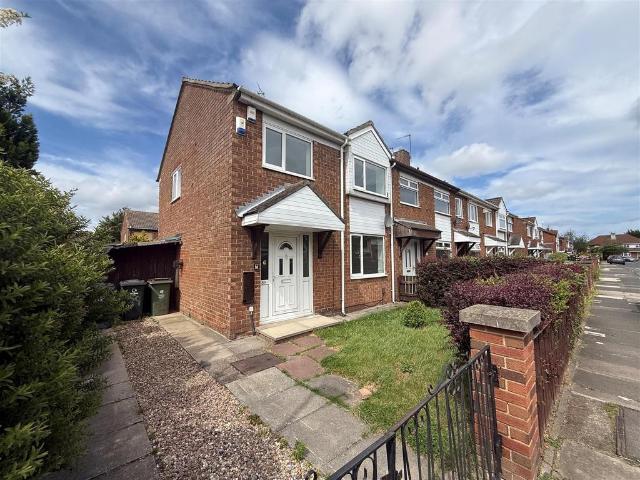 3 bedroom end of terrace house to rent