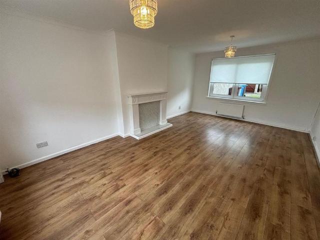 3 bedroom end of terrace house to rent