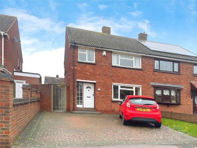 3 bedroom end of terrace house to rent