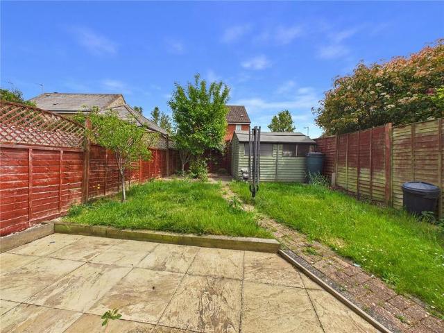 3 bedroom end of terrace house to rent