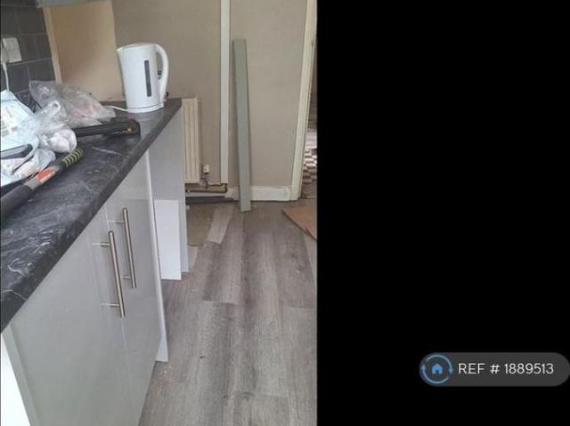 3 bedroom end of terrace house to rent