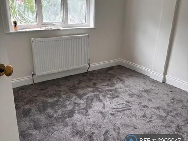 3 bedroom end of terrace house to rent