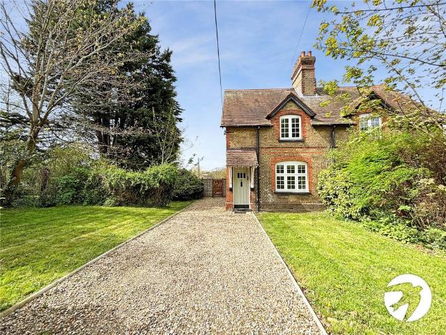 3 bedroom end of terrace house to rent