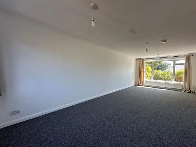 3 bedroom end of terrace house to rent