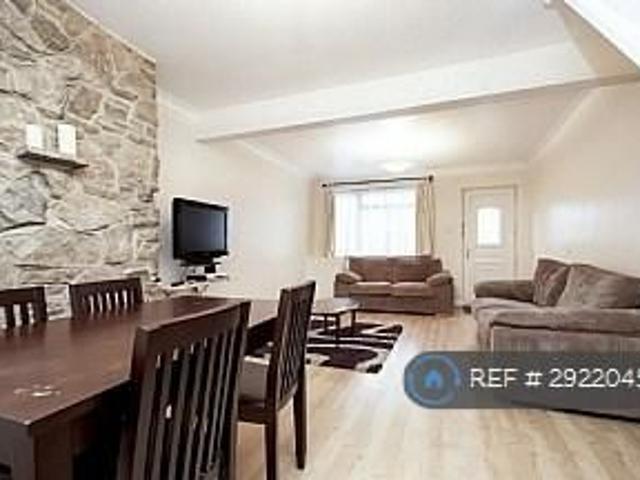 3 bedroom end of terrace house to rent