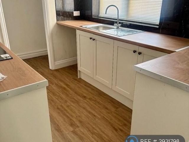 3 bedroom end of terrace house to rent