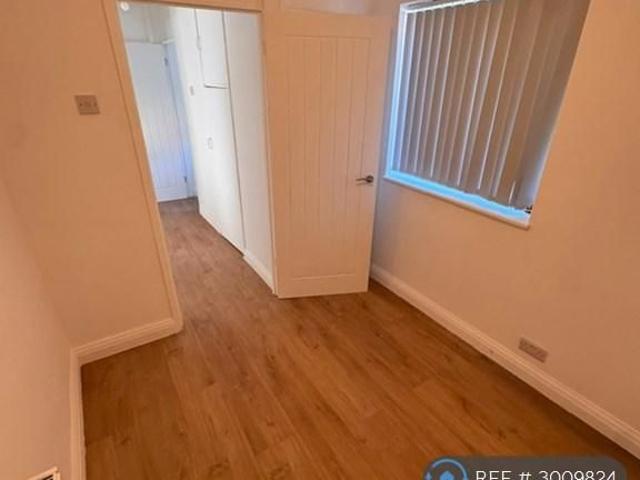 3 bedroom end of terrace house to rent