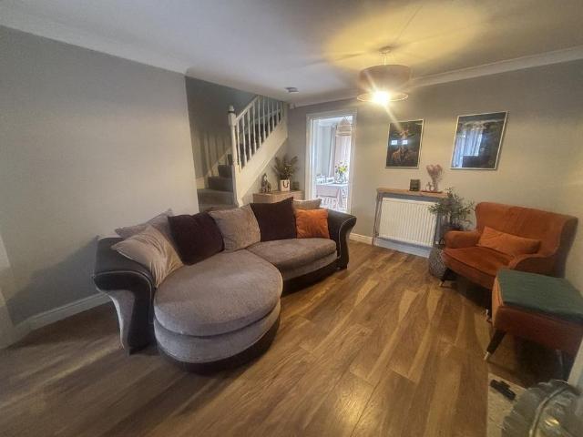 3 bedroom end of terrace house to rent