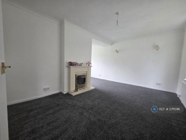 3 bedroom end of terrace house to rent