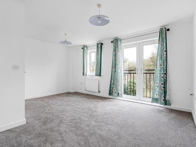 3 bedroom end of terrace house to rent