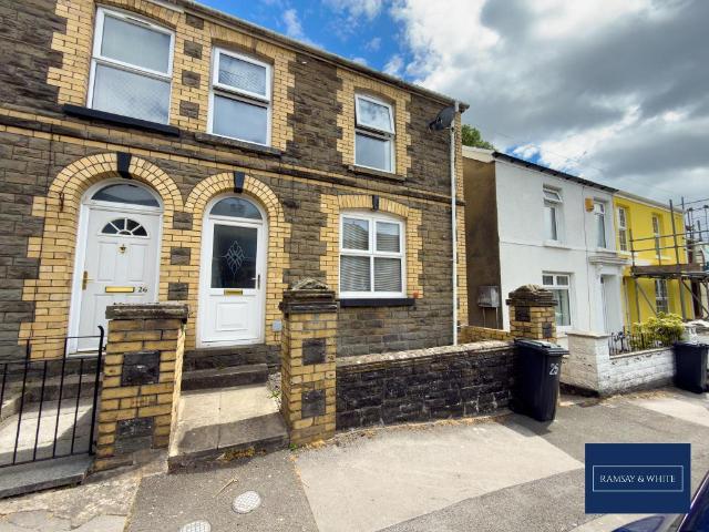 3 bedroom end of terrace house to rent