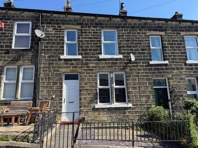 3 bedroom end of terrace house to rent