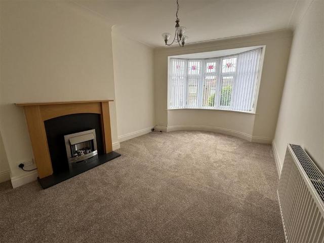 3 bedroom end of terrace house to rent