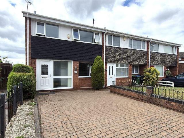 3 bedroom end of terrace house to rent