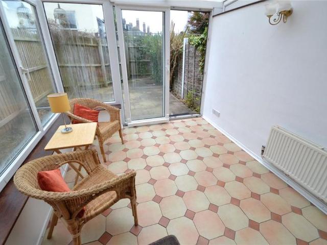 3 bedroom end of terrace house to rent