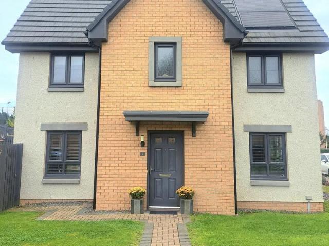 3 bedroom end of terrace house to rent
