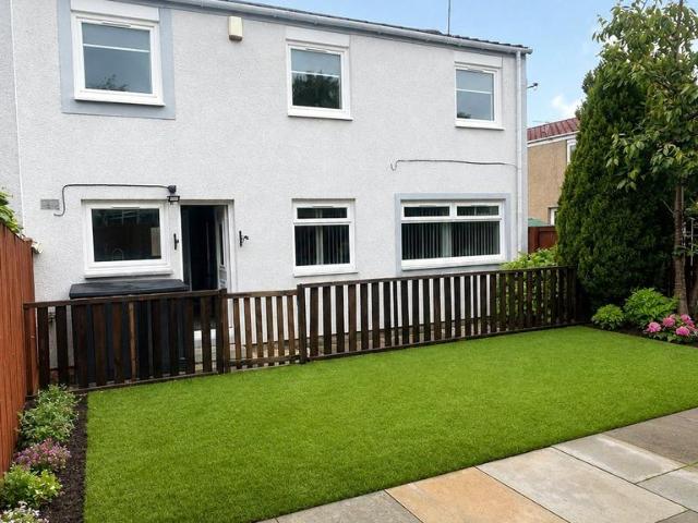 3 bedroom end of terrace house to rent