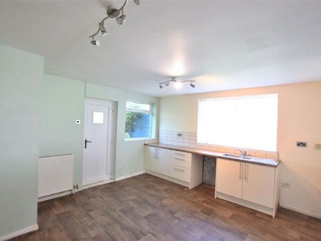 3 bedroom end of terrace house to rent