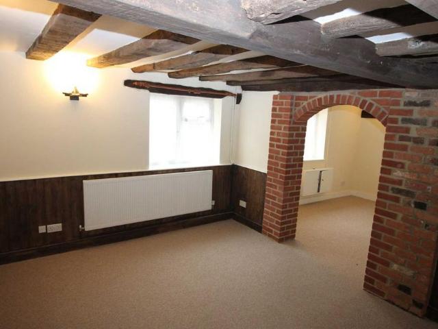 3 bedroom end of terrace house to rent