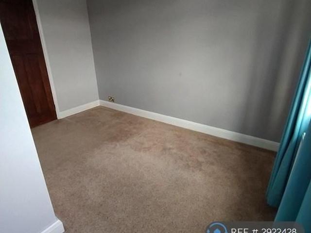 3 bedroom end of terrace house to rent