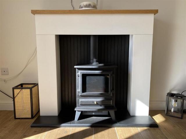 3 bedroom end of terrace house to rent