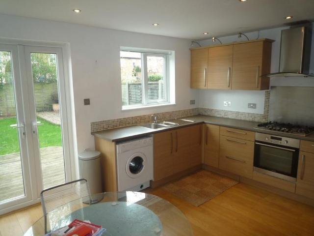 3 bedroom end of terrace house to rent