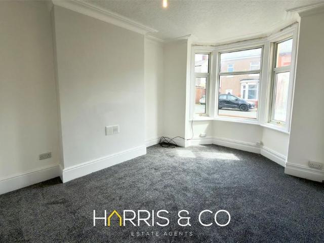 3 bedroom end of terrace house to rent