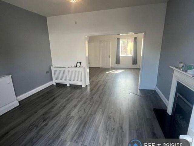 3 bedroom end of terrace house to rent