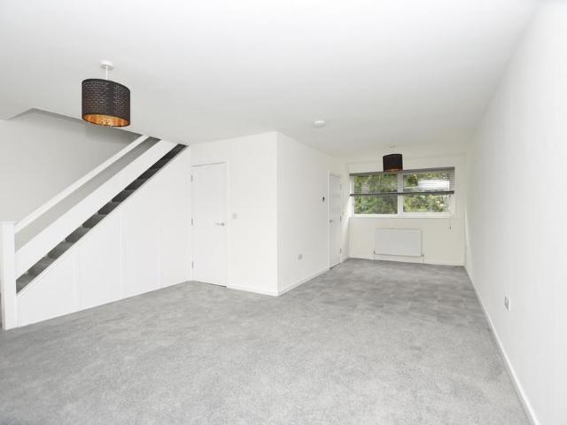 3 bedroom end of terrace house to rent