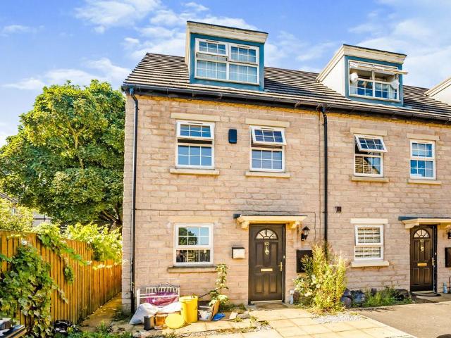 3 bedroom end of terrace house to rent