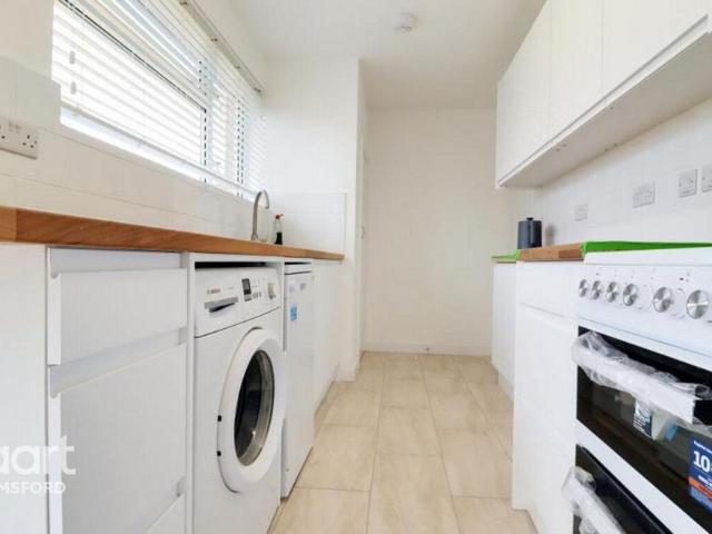 3 bedroom end of terrace house to rent