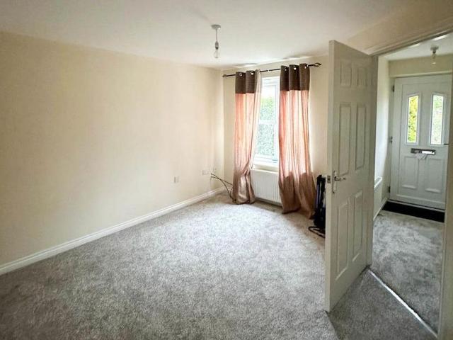 3 bedroom end of terrace house to rent