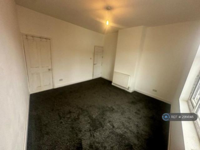 3 bedroom end of terrace house to rent