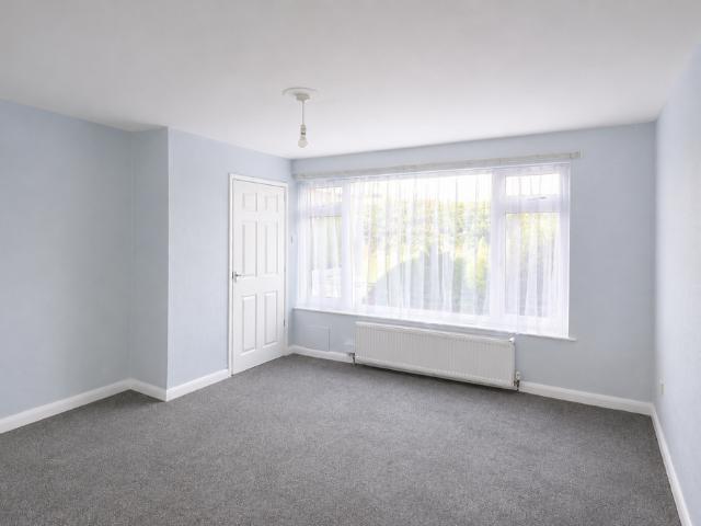 3 bedroom end of terrace house to rent