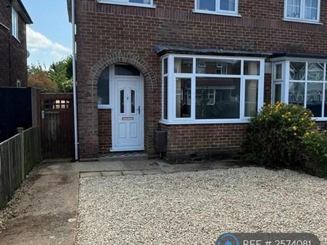 3 bedroom end of terrace house to rent