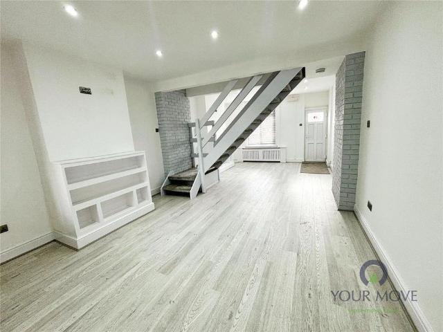 3 bedroom end of terrace house to rent