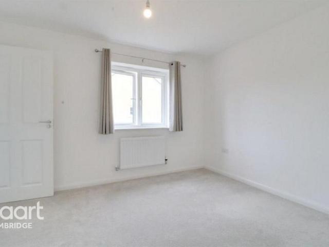 3 bedroom end of terrace house to rent