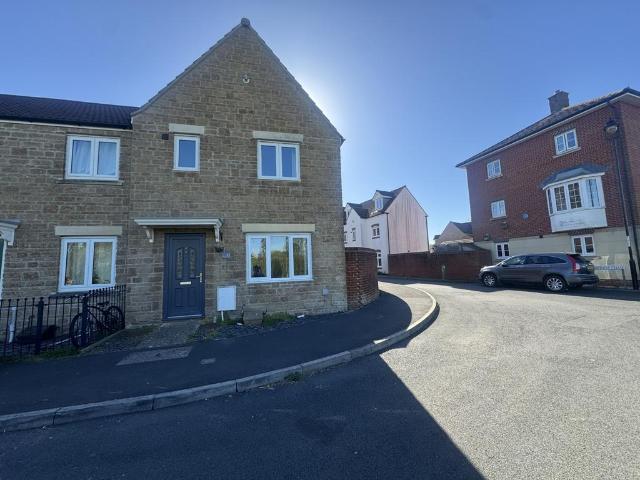 3 bedroom end of terrace house to rent