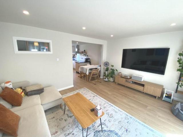 3 bedroom end of terrace house to rent