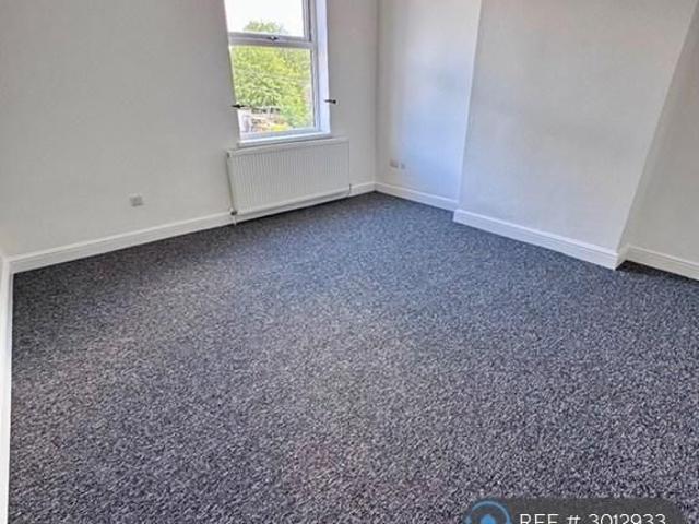 3 bedroom end of terrace house to rent