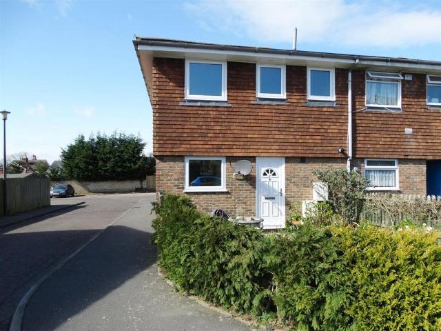 3 bedroom end of terrace house to rent