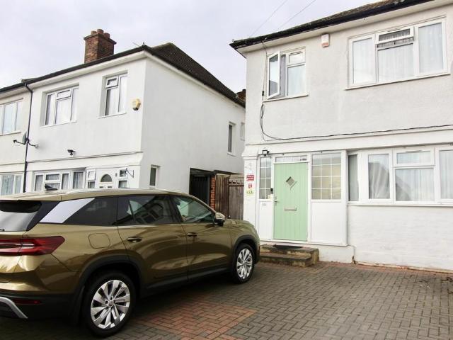 3 bedroom end of terrace house to rent