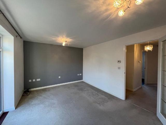 3 bedroom end of terrace house to rent