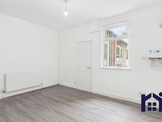 3 bedroom end of terrace house to rent